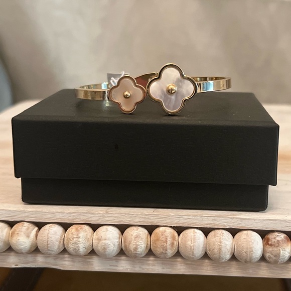 Atterri | Jewelry | Atterri Clover Bracelet | Poshmark